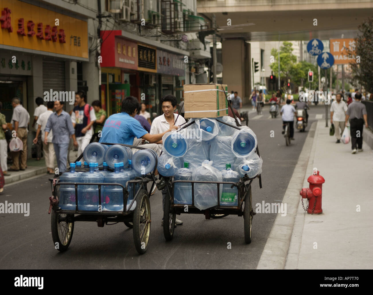 China bicycle carts hi-res stock photography and images - Alamy