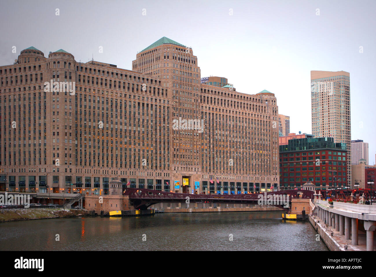 merchandise mart building in chicago downtown p chicago downtown ...