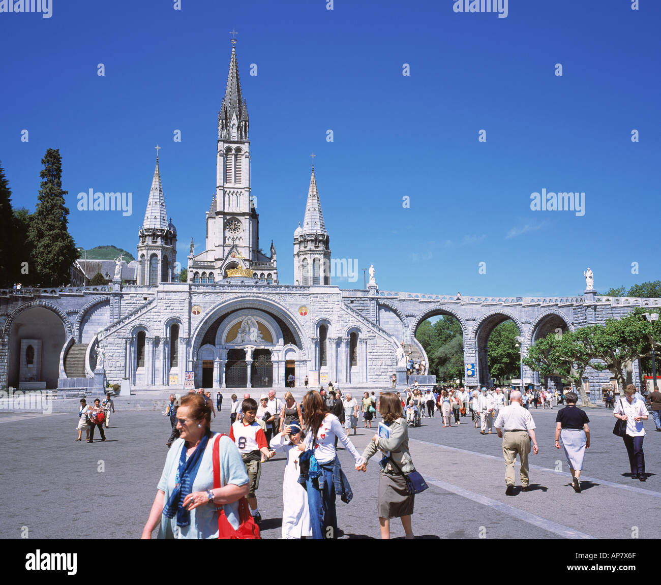 FRANCE MIDI PYRENEES LOURDES BASILIQUE NOTRE DAME DU ROSAIRE Stock ...