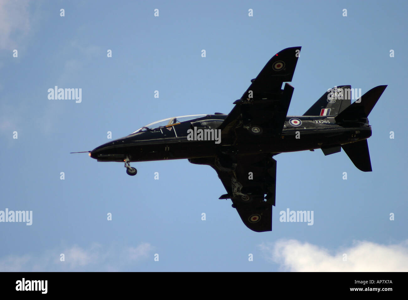 Airplane hawk hi-res stock photography and images - Alamy