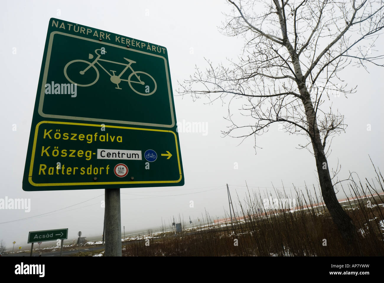 Cycle lane sign hi-res stock photography and images - Alamy