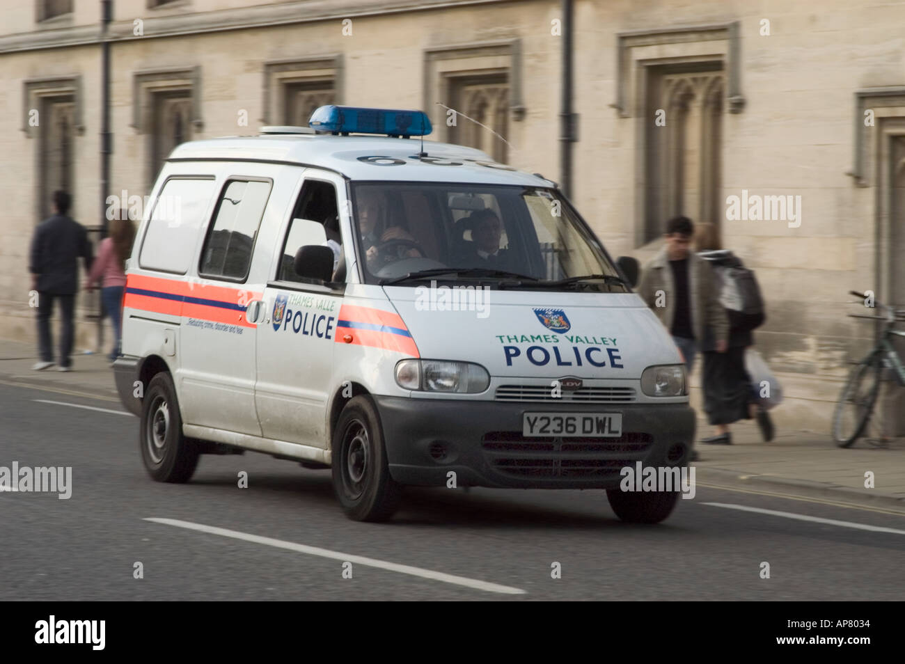Thames valley police car hi-res stock photography and images - Alamy