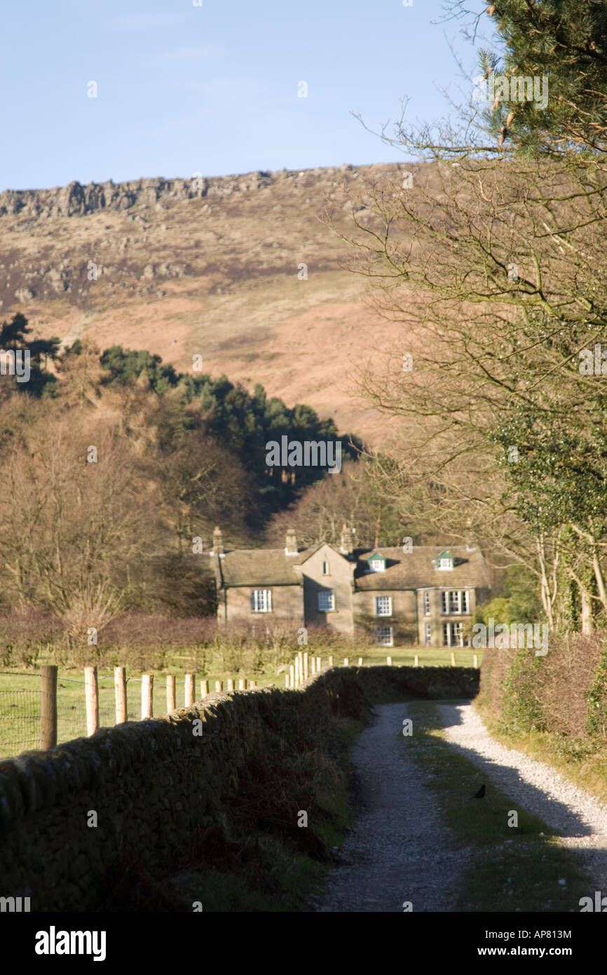 Edale and the start of the Pennine Way up Grindsbrook onto Kinder Scout ...