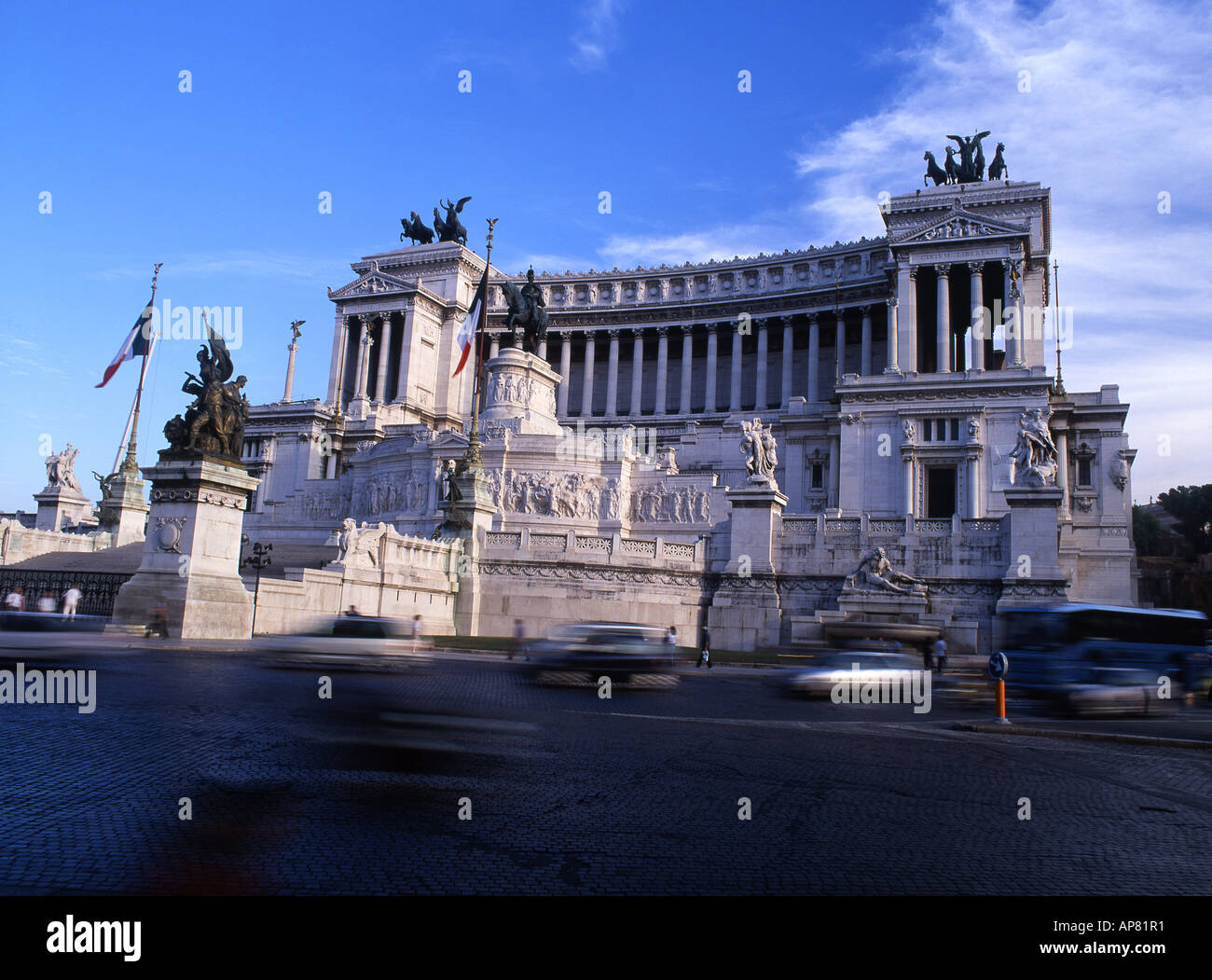 Memorial to vittorio emanuele ii hi-res stock photography and images ...