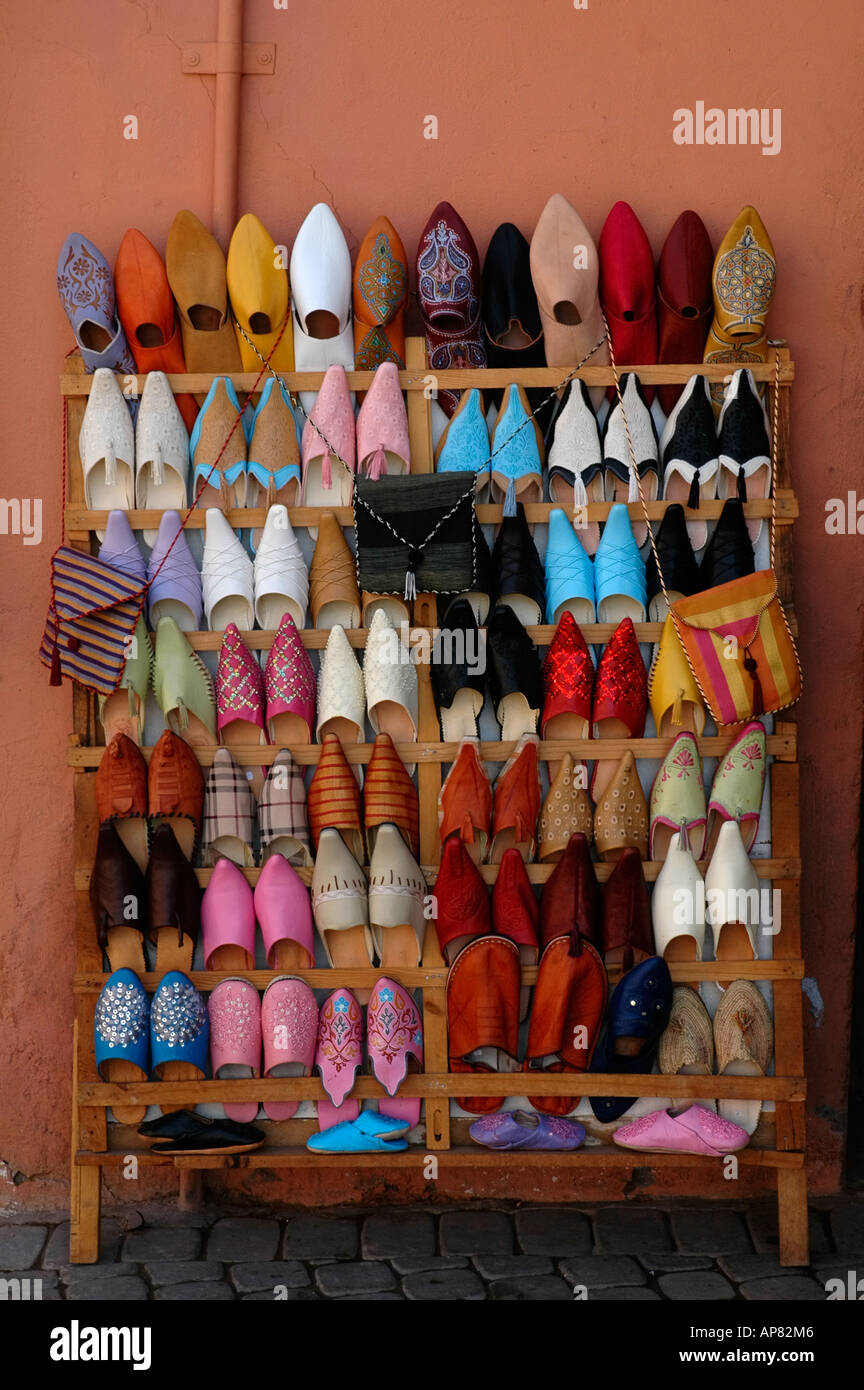 Moroccan Shoe stall Stock Photo - Alamy