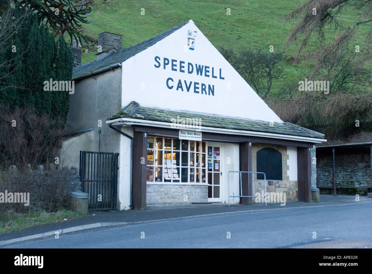 Speedwell cavern in Winnats Pass, Castleton, Derbyshire Stock Photo - Alamy