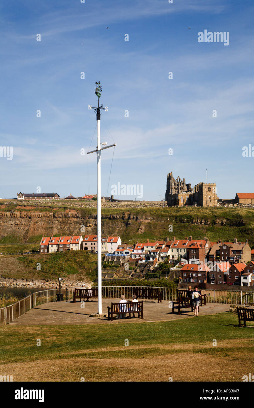 Whitby abbey in the sunshine hi-res stock photography and images - Alamy