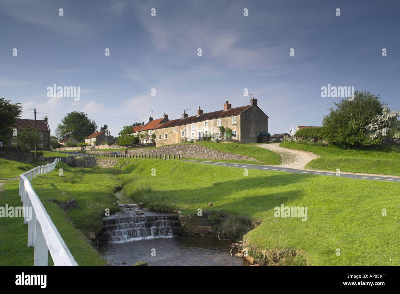 Fence entering water hi-res stock photography and images - Alamy