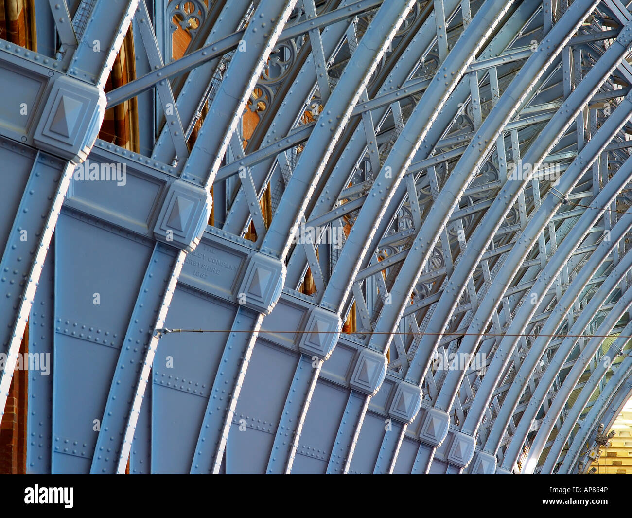 Detail steel frame supporting roof hi-res stock photography and images ...