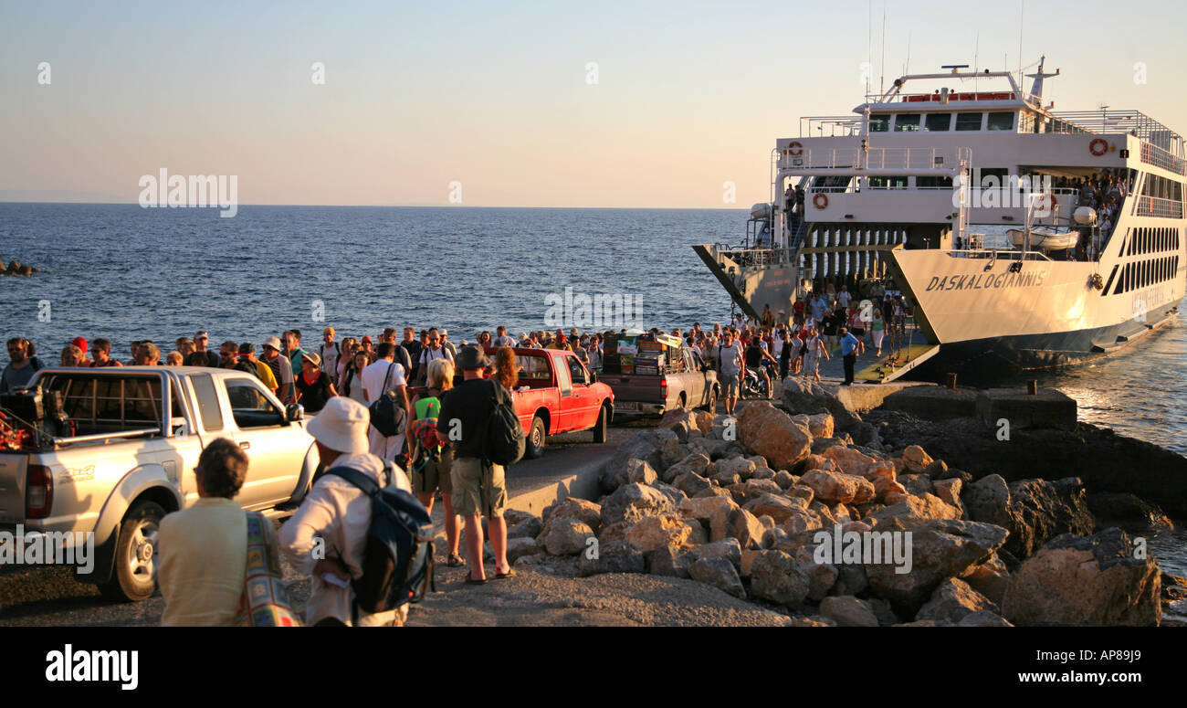 Walking plank boat hi-res stock photography and images - Alamy