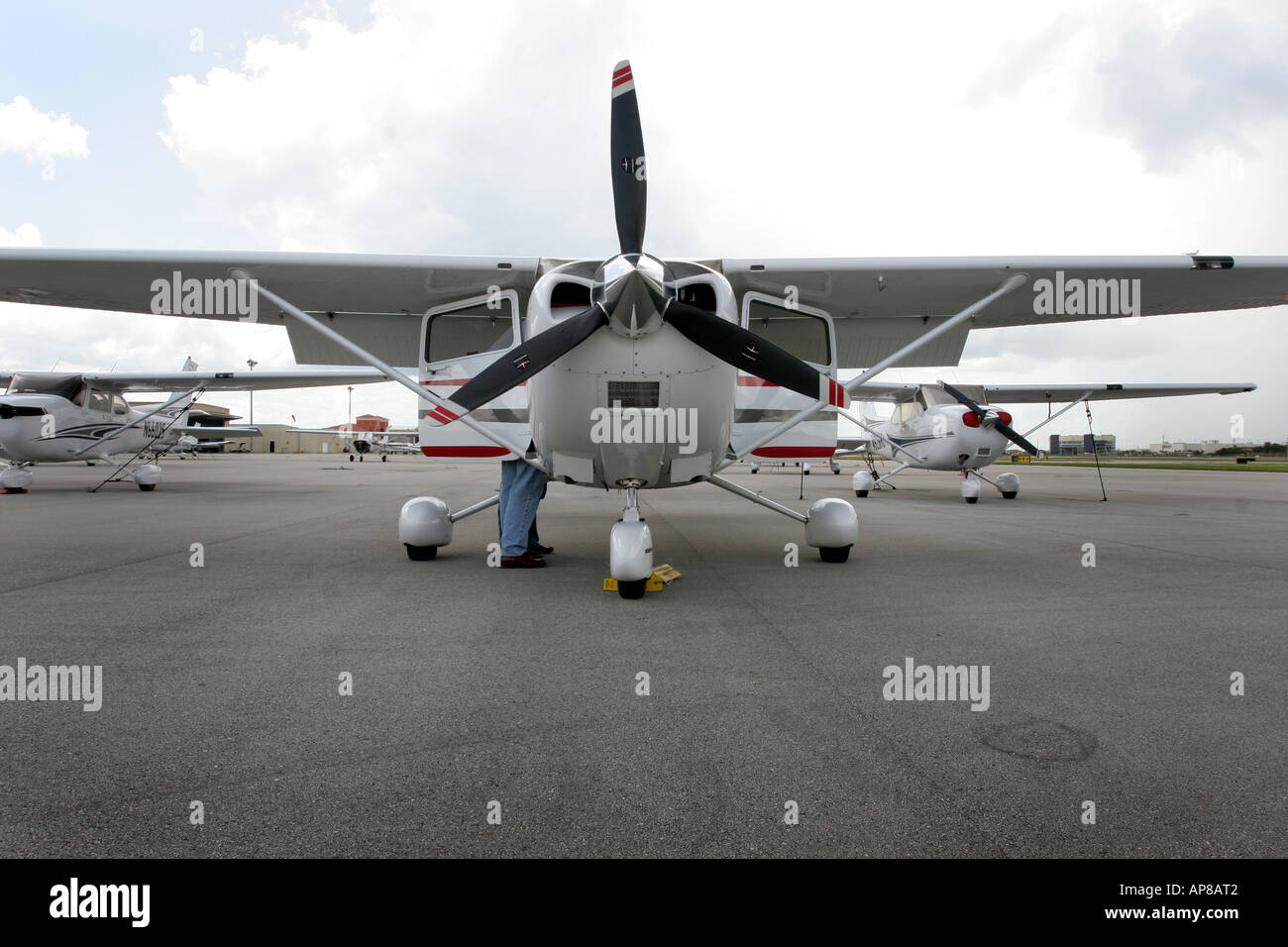 Cessna 182 hi-res stock photography and images - Alamy