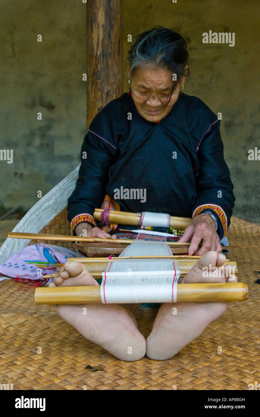 Old chinese woman sew hi-res stock photography and images - Alamy