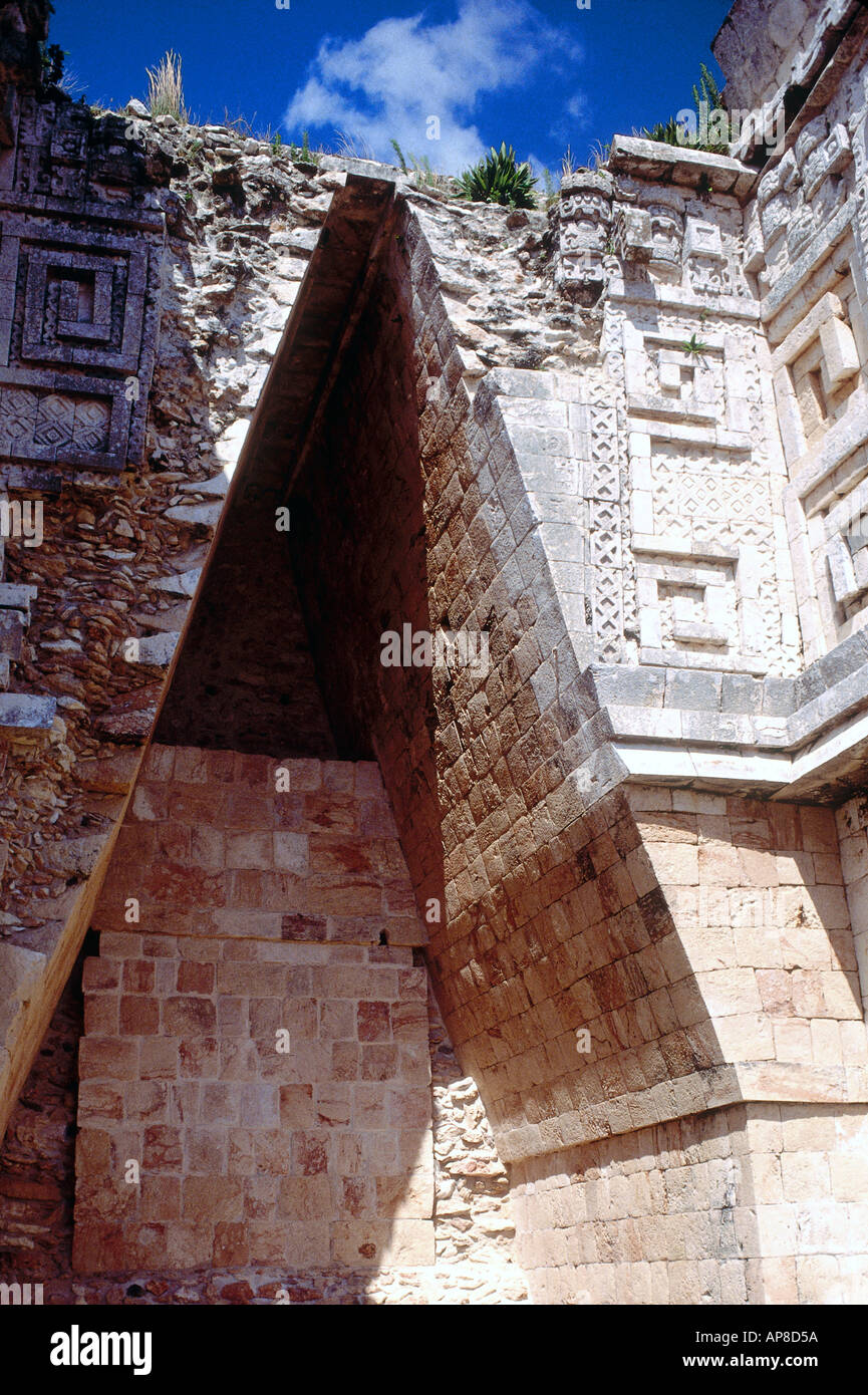 Corbel arch hi-res stock photography and images - Alamy