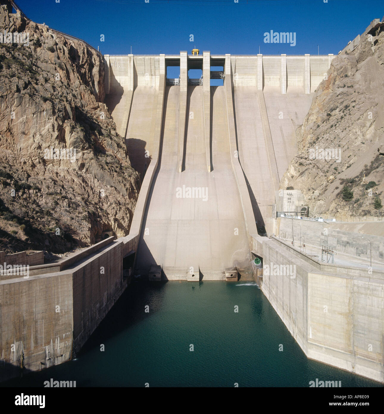 Contreras dam cuenca spain hi-res stock photography and images - Alamy