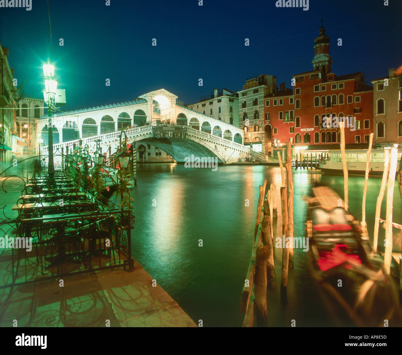 Rialto bridge over the grand canal hi-res stock photography and images ...