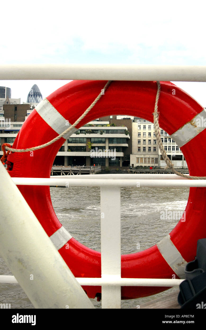 Life ring and the river thames hi-res stock photography and images - Alamy