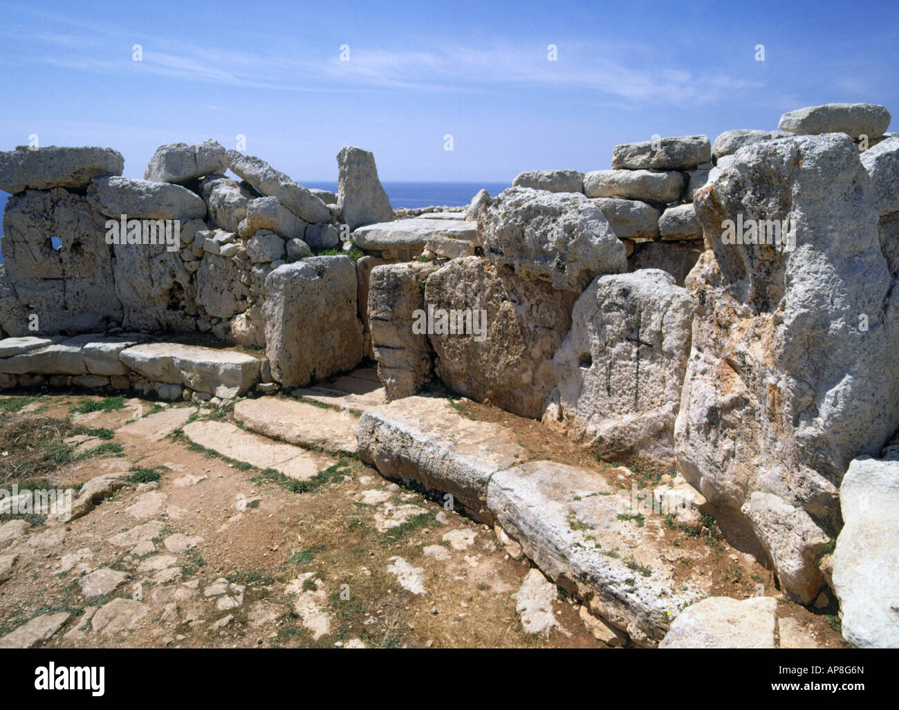 dh MNAJDRA MALTA Neolithic temple entrance settlement Stock Photo - Alamy