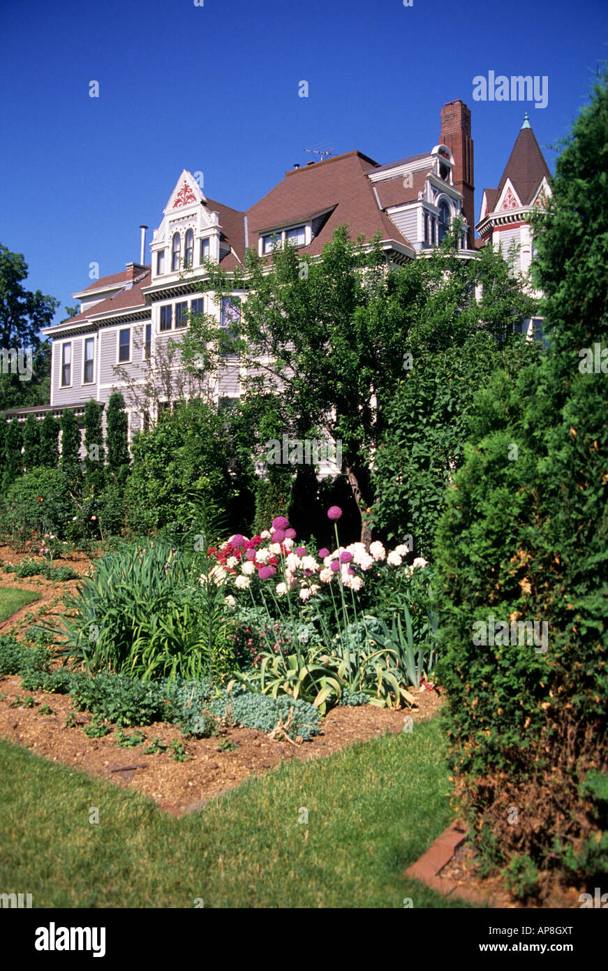 VICTORIAN HOME ON HISTORIC SUMMIT AVENUE IN ST.PAUL, MINNESOTA WITH ...