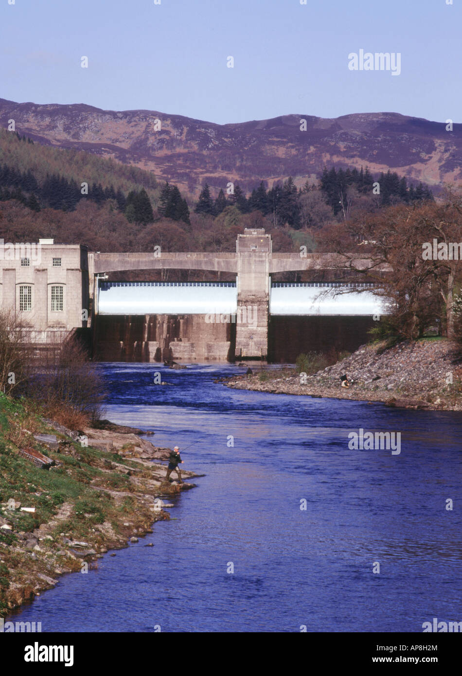 dh River Tummel hydroelectric dam PITLOCHRY PERTHSHIRE Valley angler ...