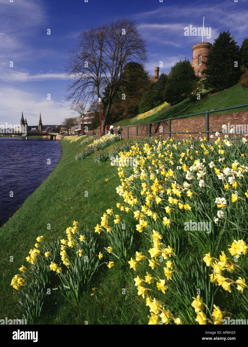 dh River Ness scotland highlands INVERNESS INVERNESSSHIRE People ...