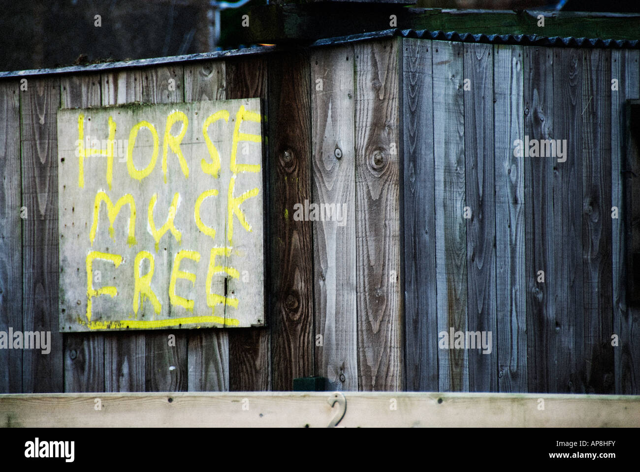 free horse muck sign Stock Photo - Alamy