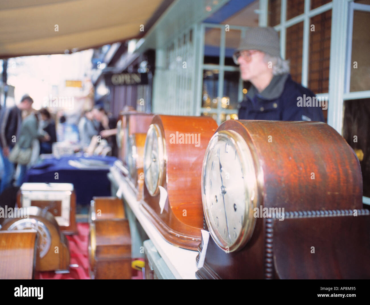 GB LONDON PORTOBELLO ROAD MARKET CLOCK STALL Stock Photo - Alamy
