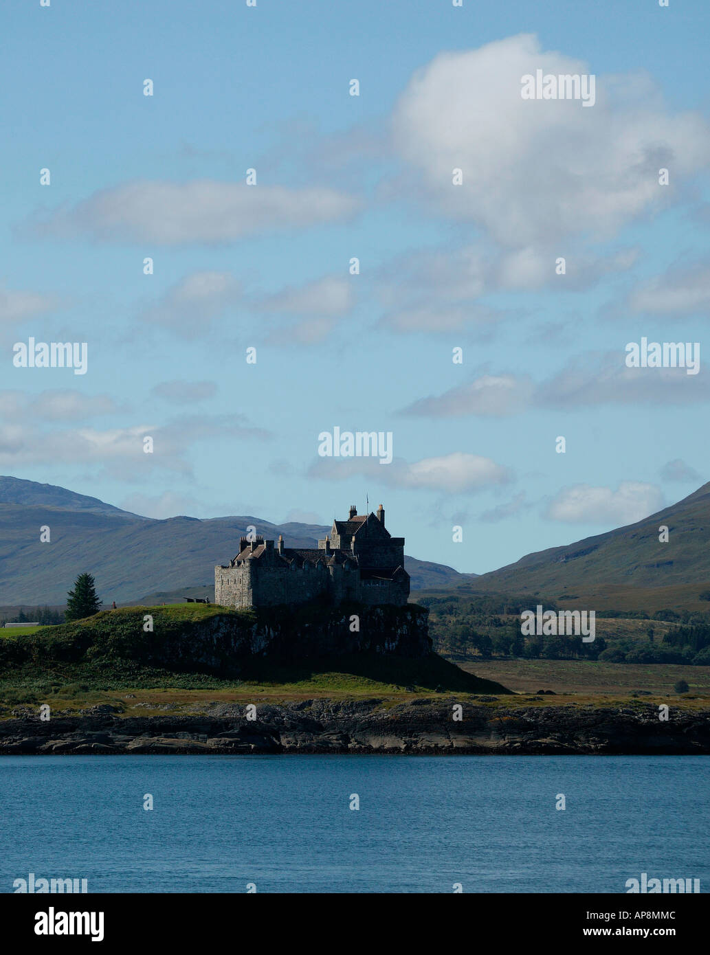 Duart castle clan maclean hi-res stock photography and images - Alamy