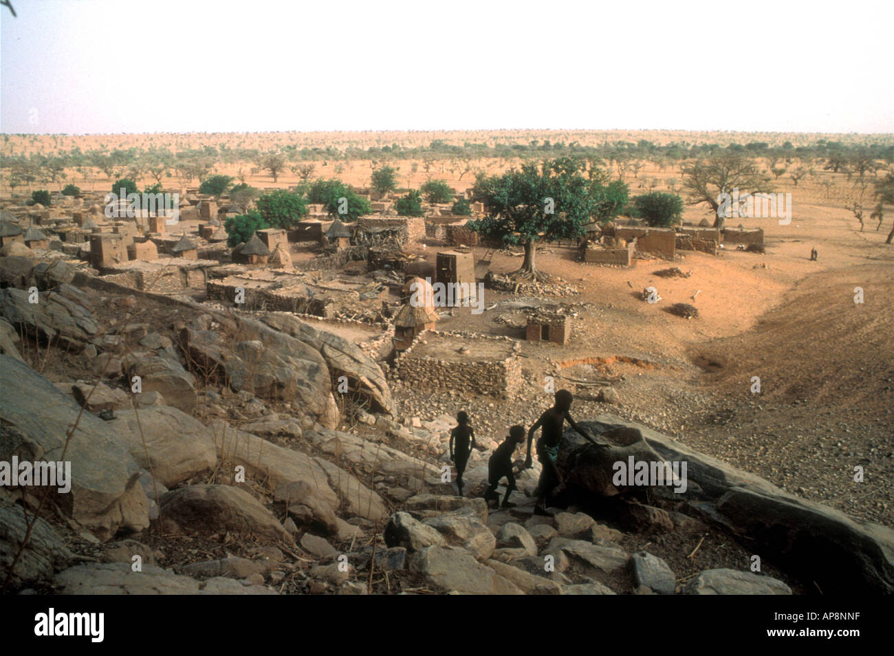 Dogon village cliffs hi-res stock photography and images - Alamy