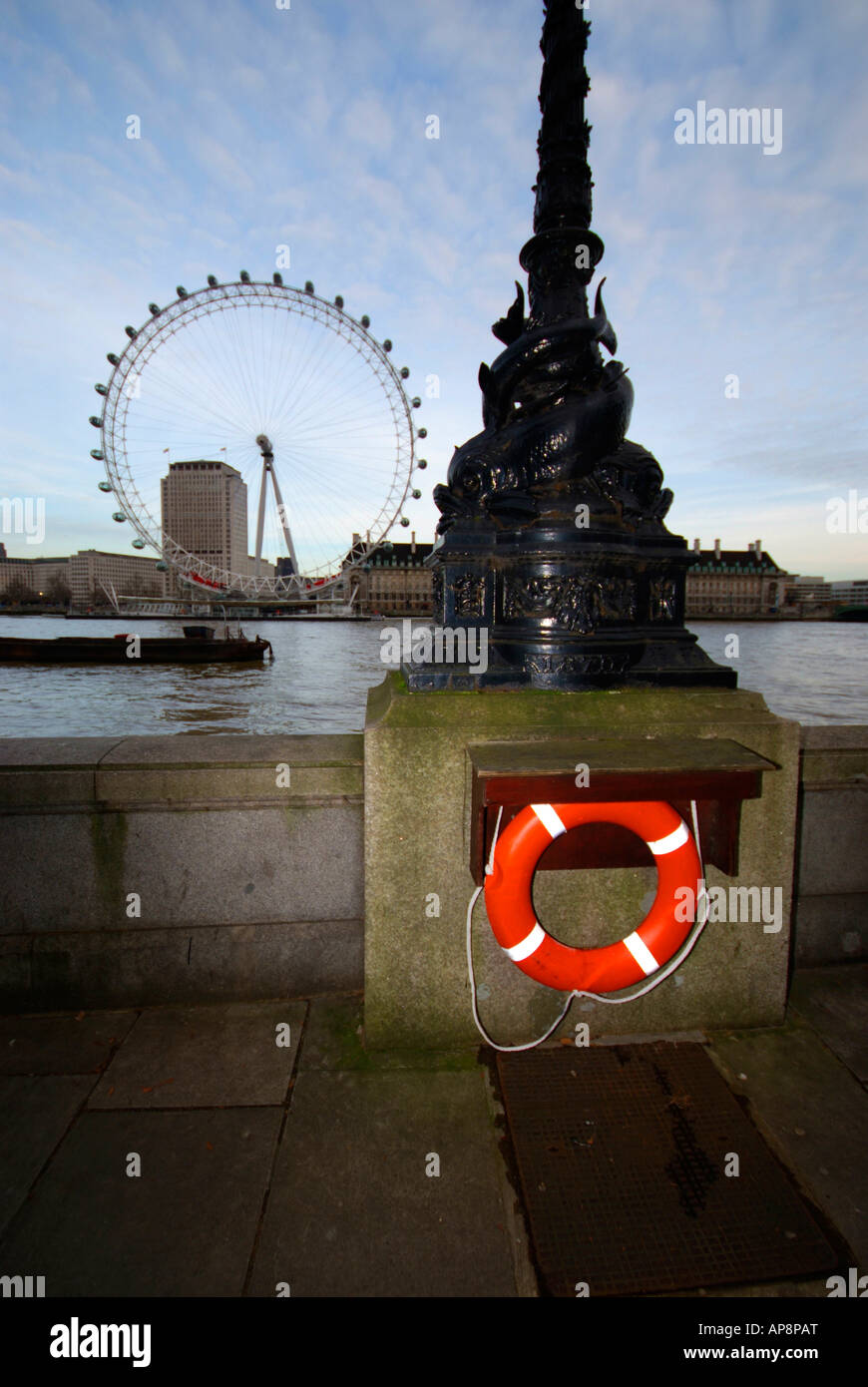 Life ring and the river thames hi-res stock photography and images - Alamy