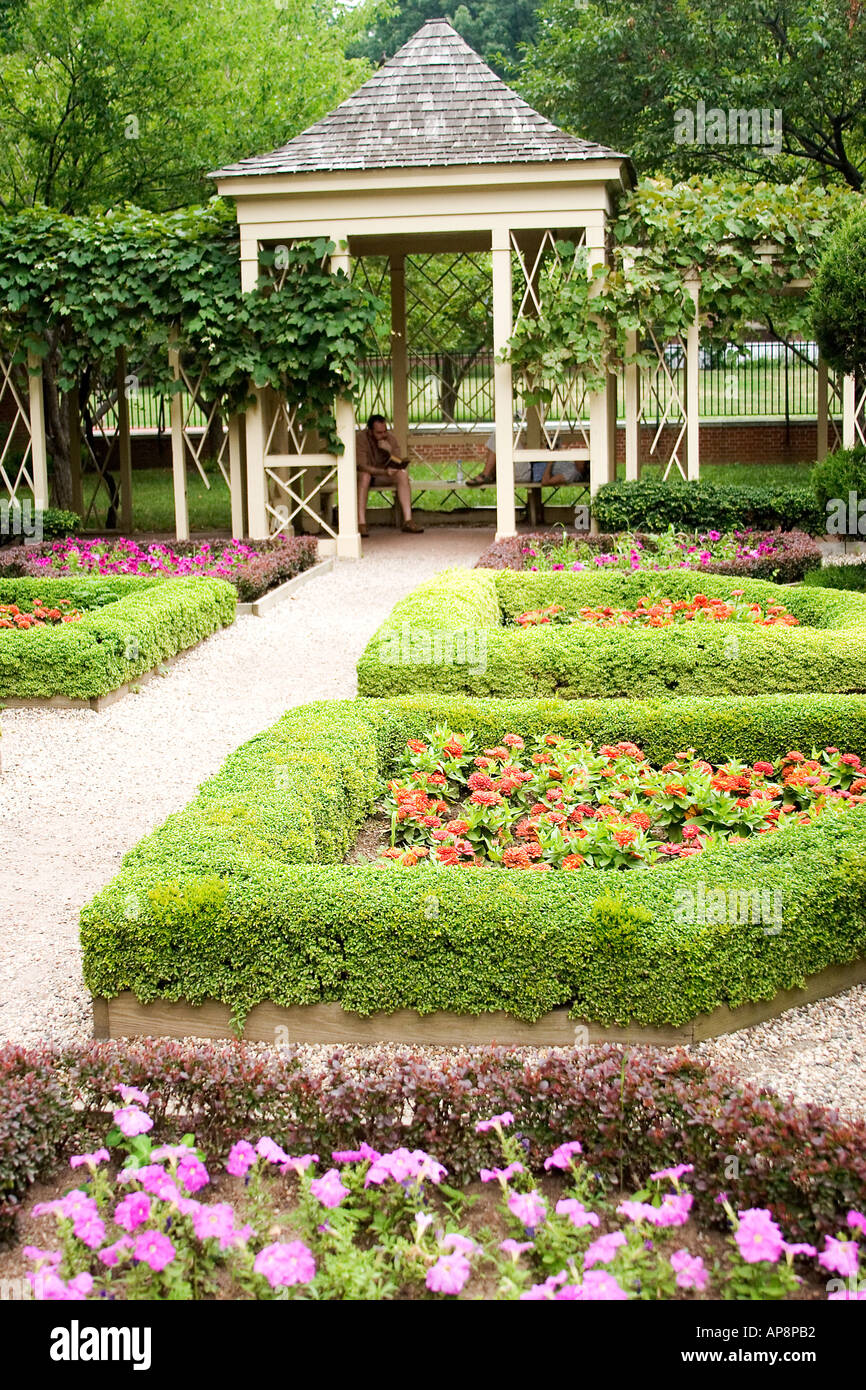 18th century garden hi-res stock photography and images - Alamy