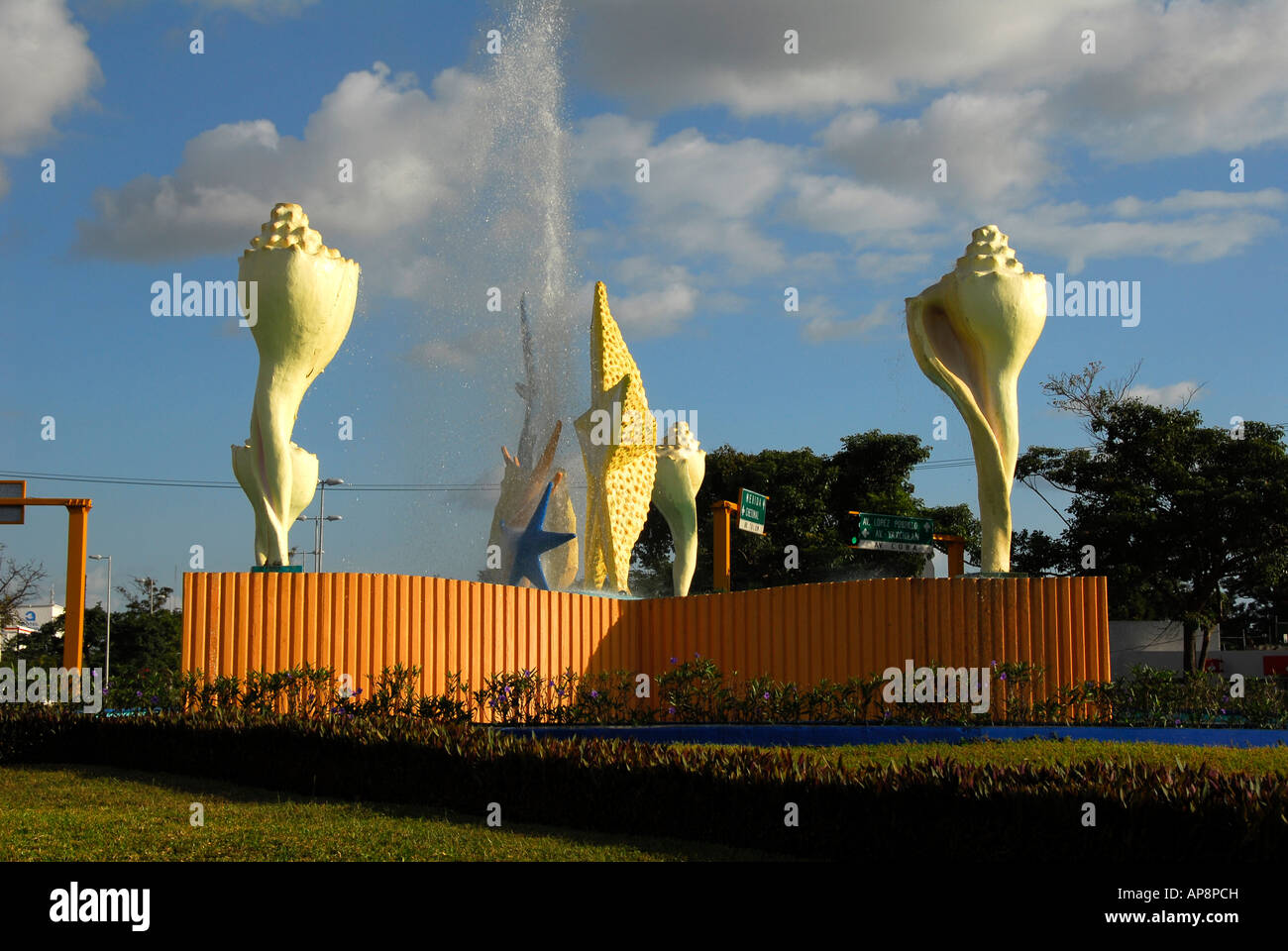 A monument in Cancun, Mexico Stock Photo - Alamy