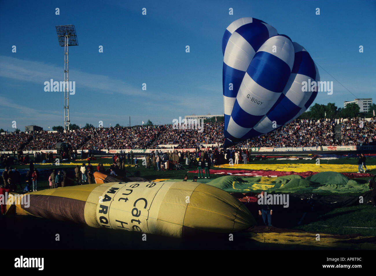 Spectators launch preparation hi-res stock photography and images - Alamy