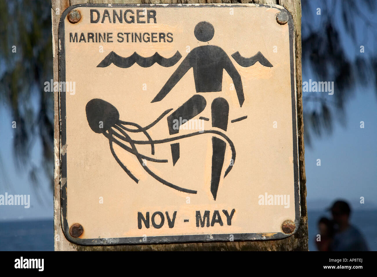 Australia jellyfish warning sign hi-res stock photography and images ...