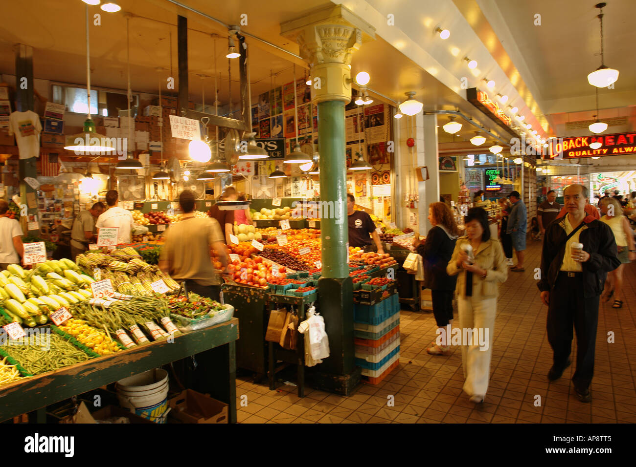 Market center hi-res stock photography and images - Alamy