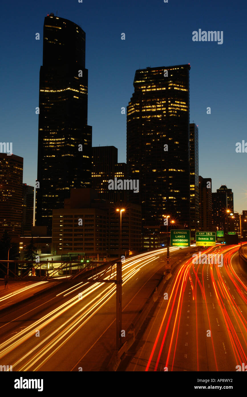 Downtown seattle and the i 5 interstate at night hi-res stock ...