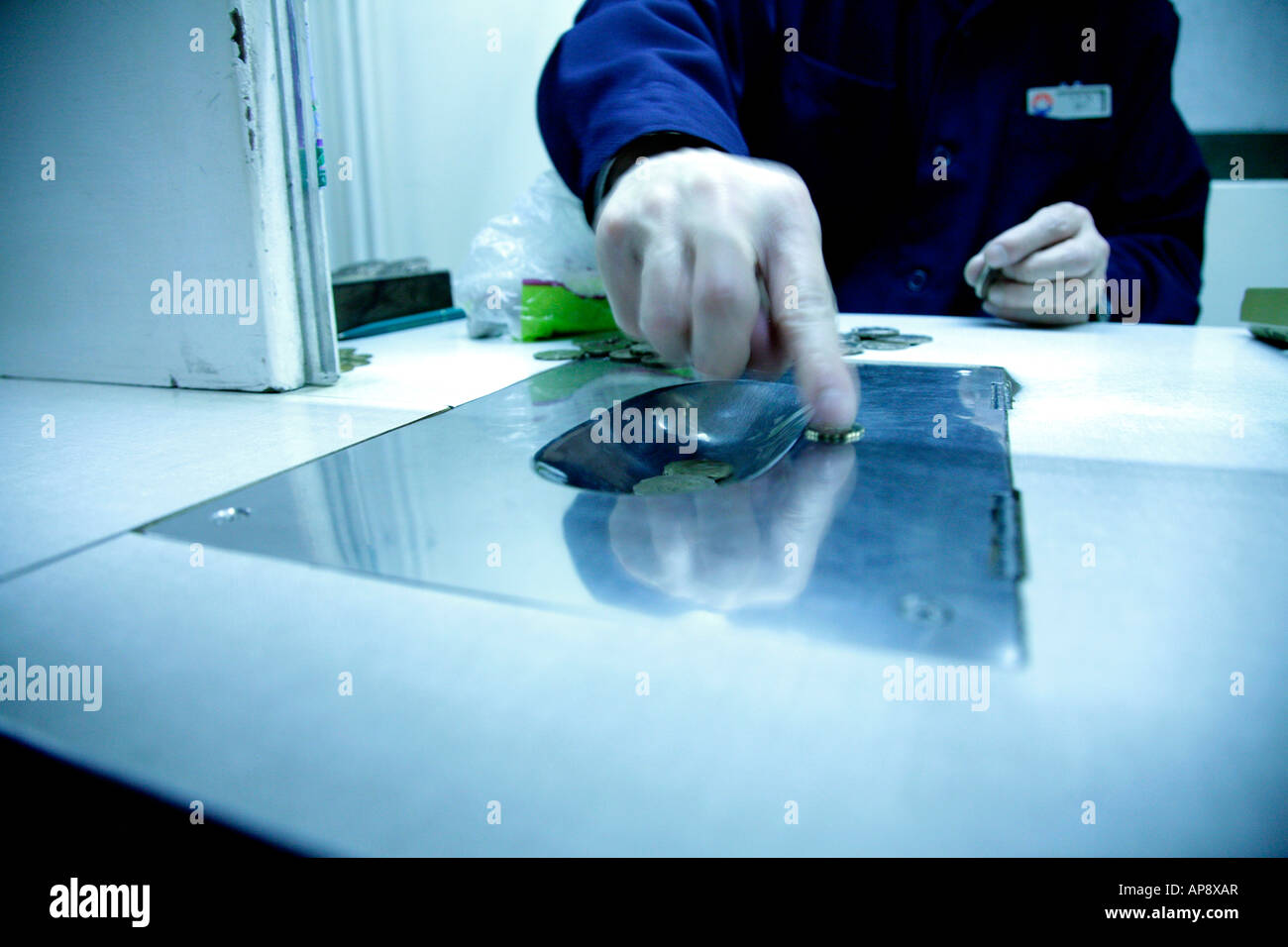Man giving change at counter Stock Photo - Alamy