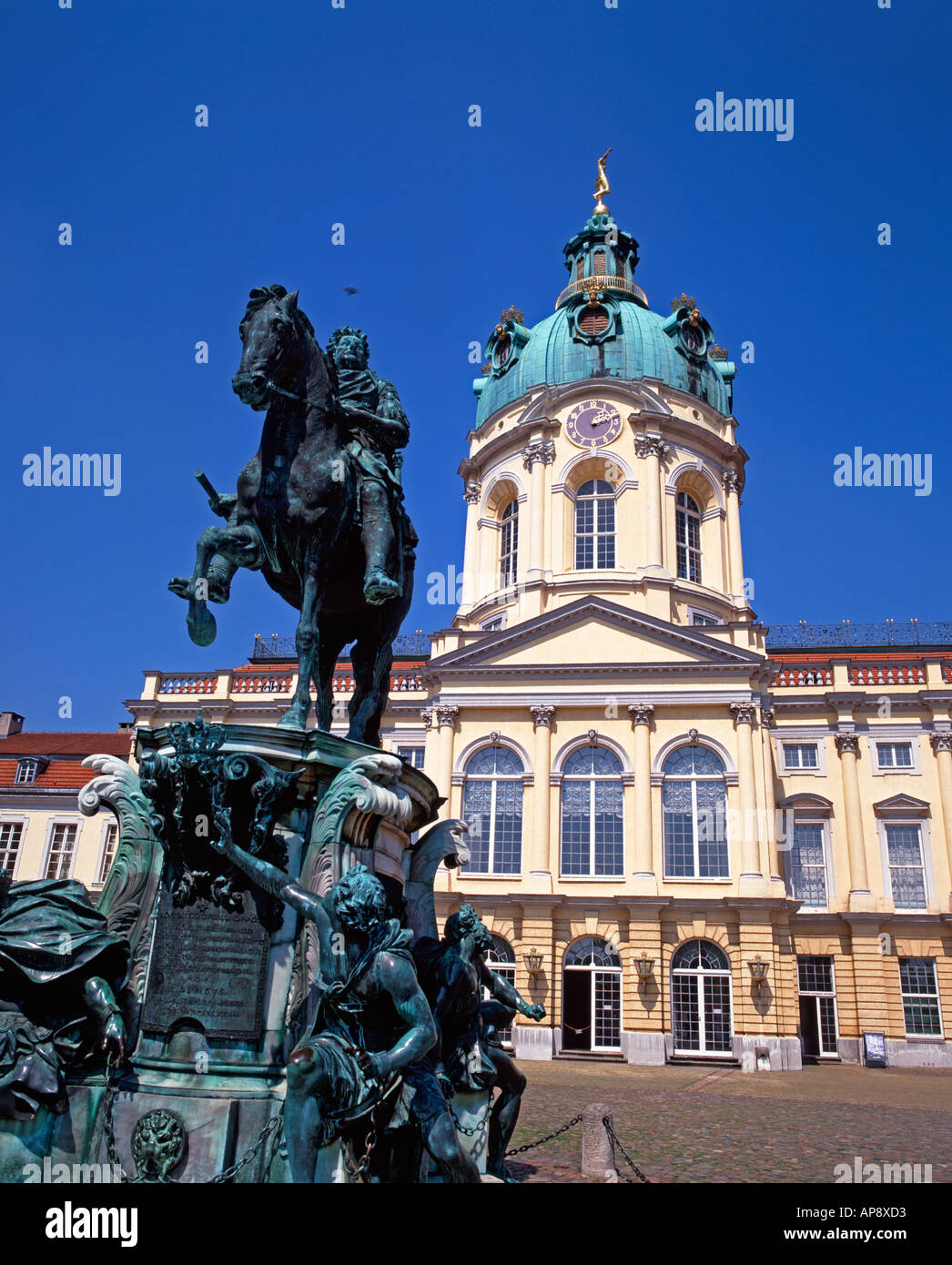 Palace berlin hi-res stock photography and images - Alamy