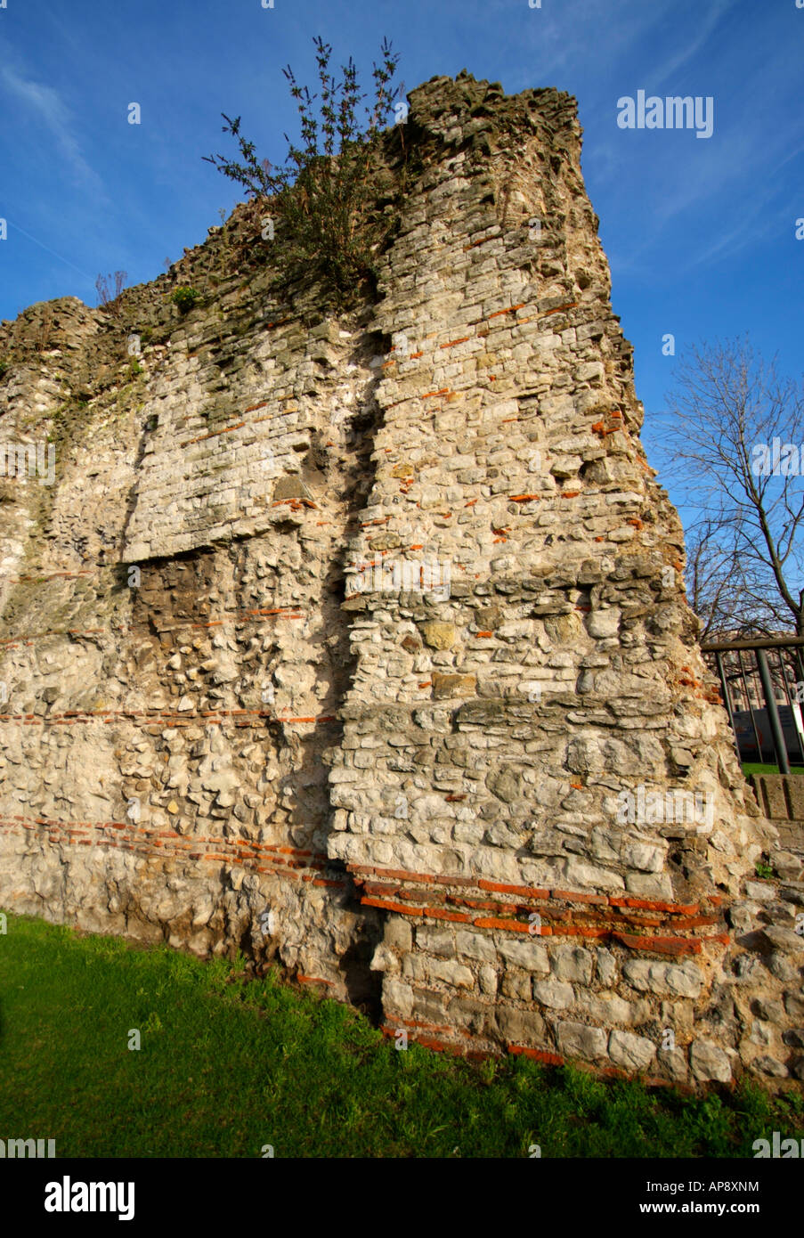 Tower hill london roman hi-res stock photography and images - Alamy