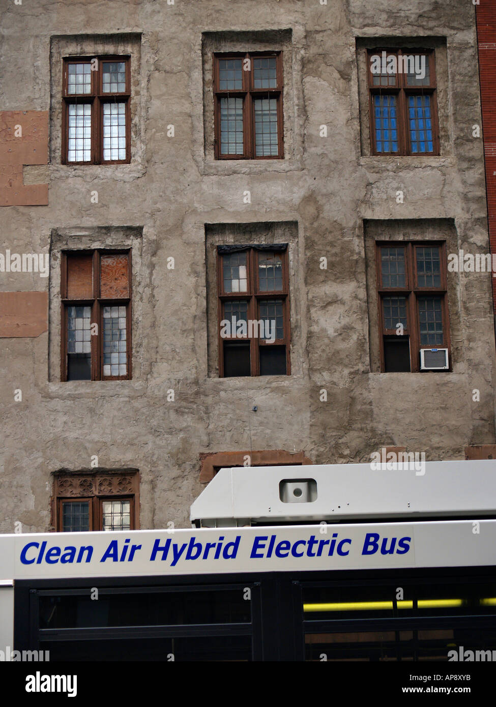 Electric bus in front hi-res stock photography and images - Alamy