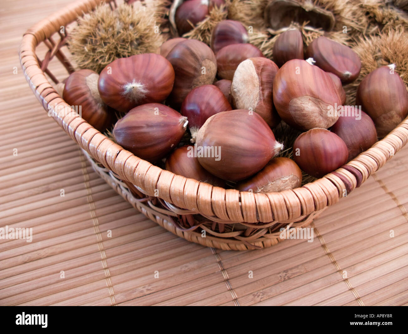 Ratan basket hi-res stock photography and images - Alamy