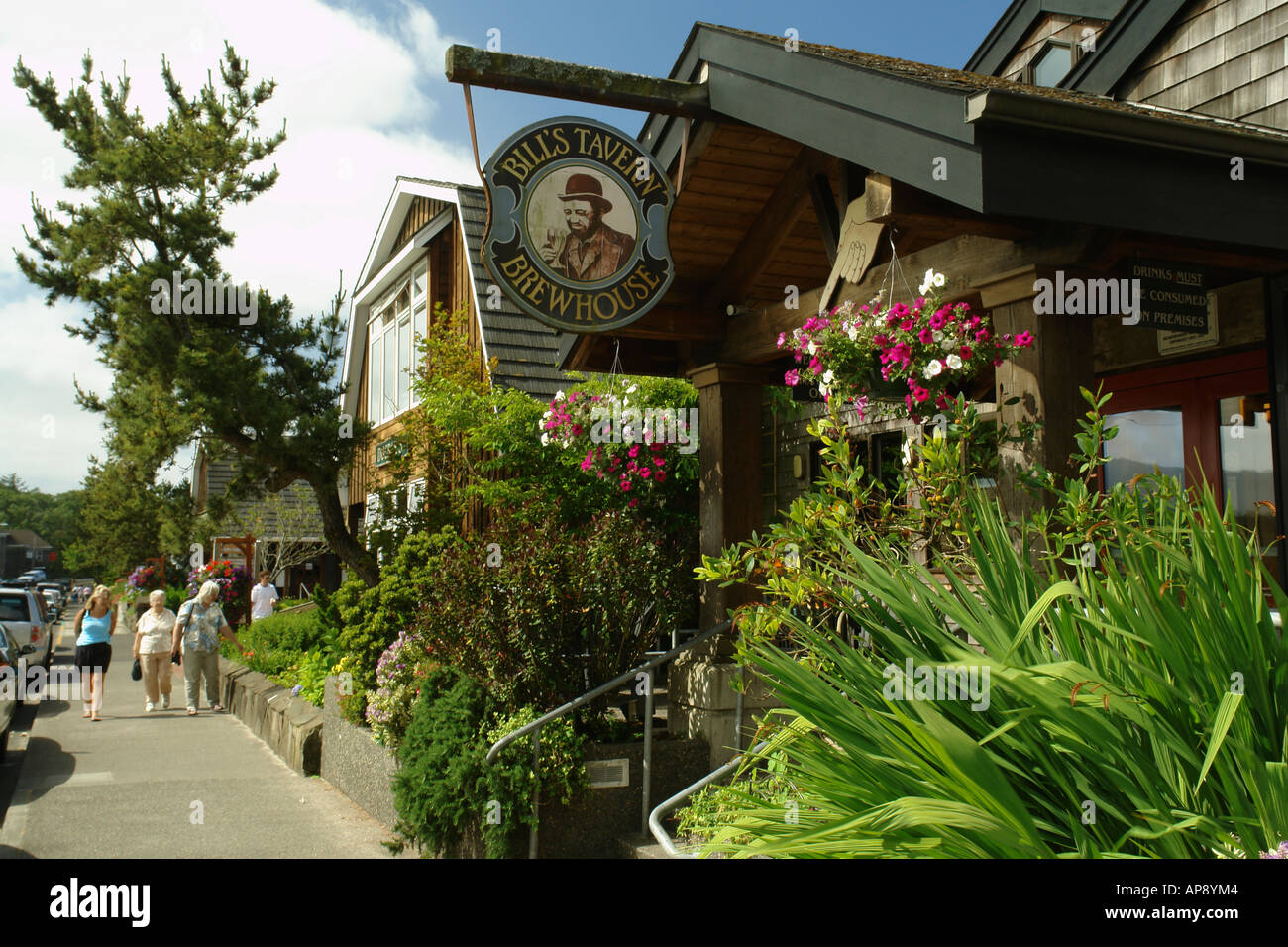 Cannon beach town pics hi-res stock photography and images - Alamy