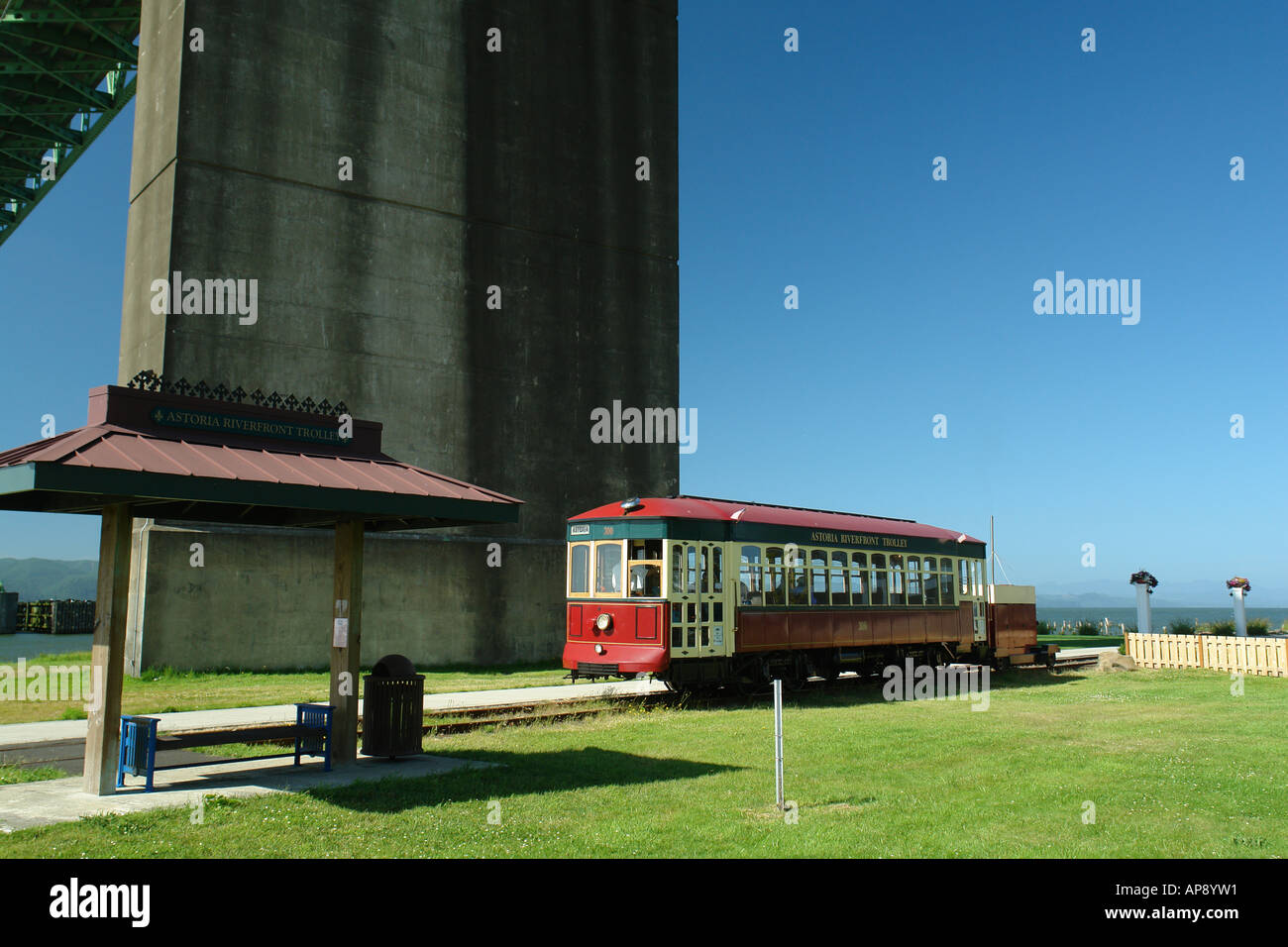 Astoria riverfront trolley hi-res stock photography and images - Alamy