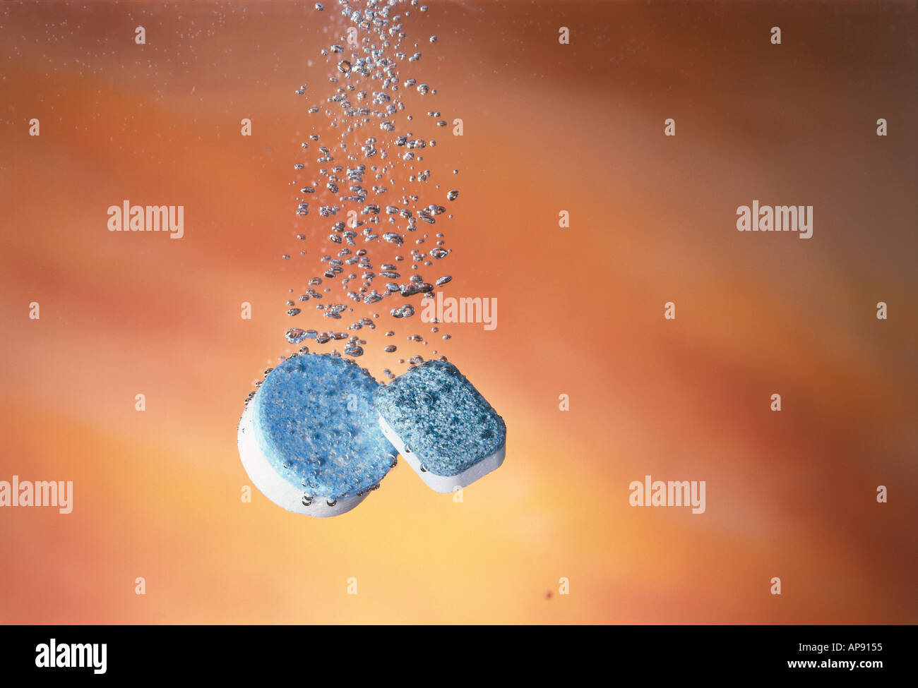 Fizzing hi-res stock photography and images - Alamy