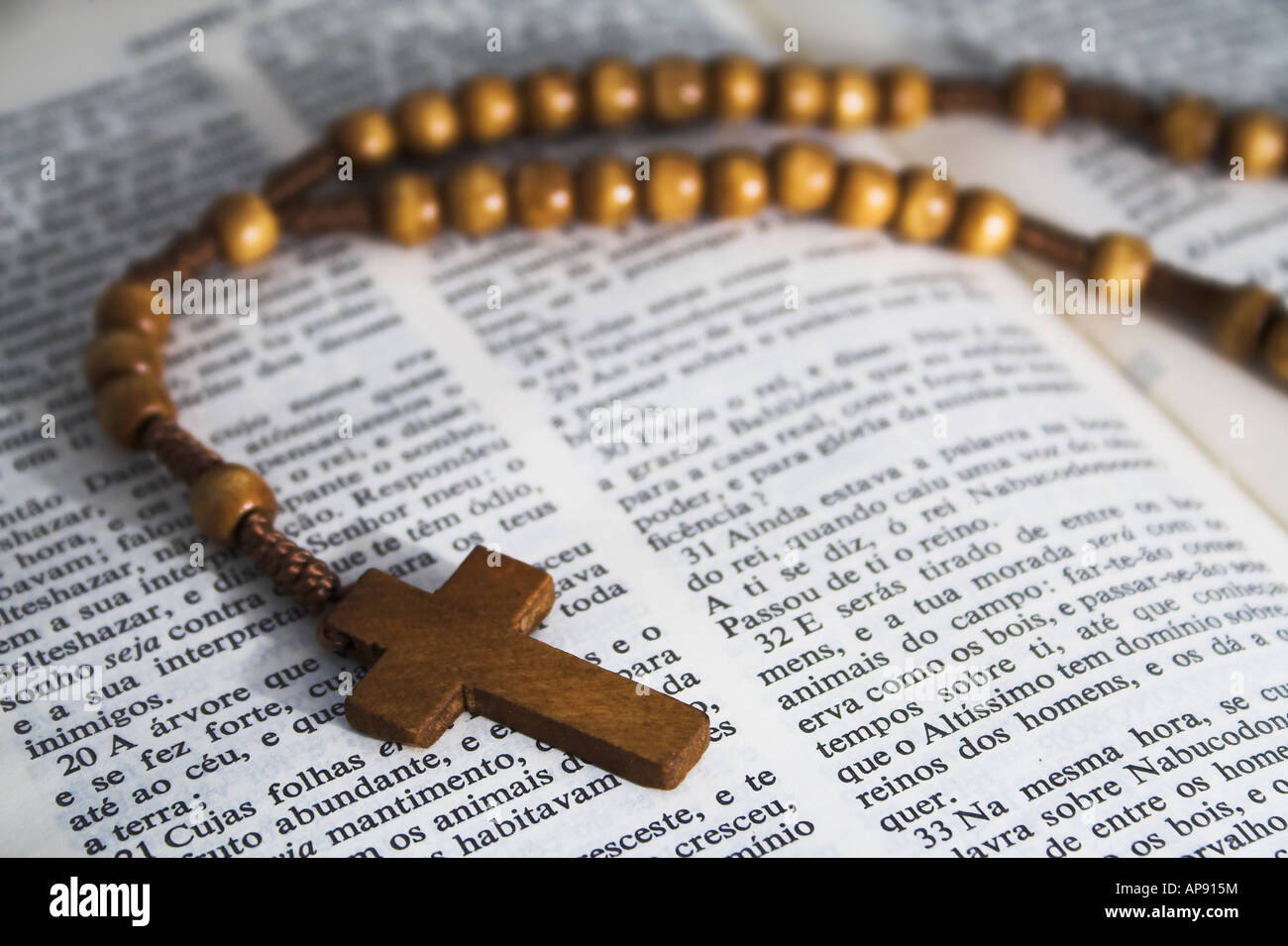 The open bible hi-res stock photography and images - Alamy
