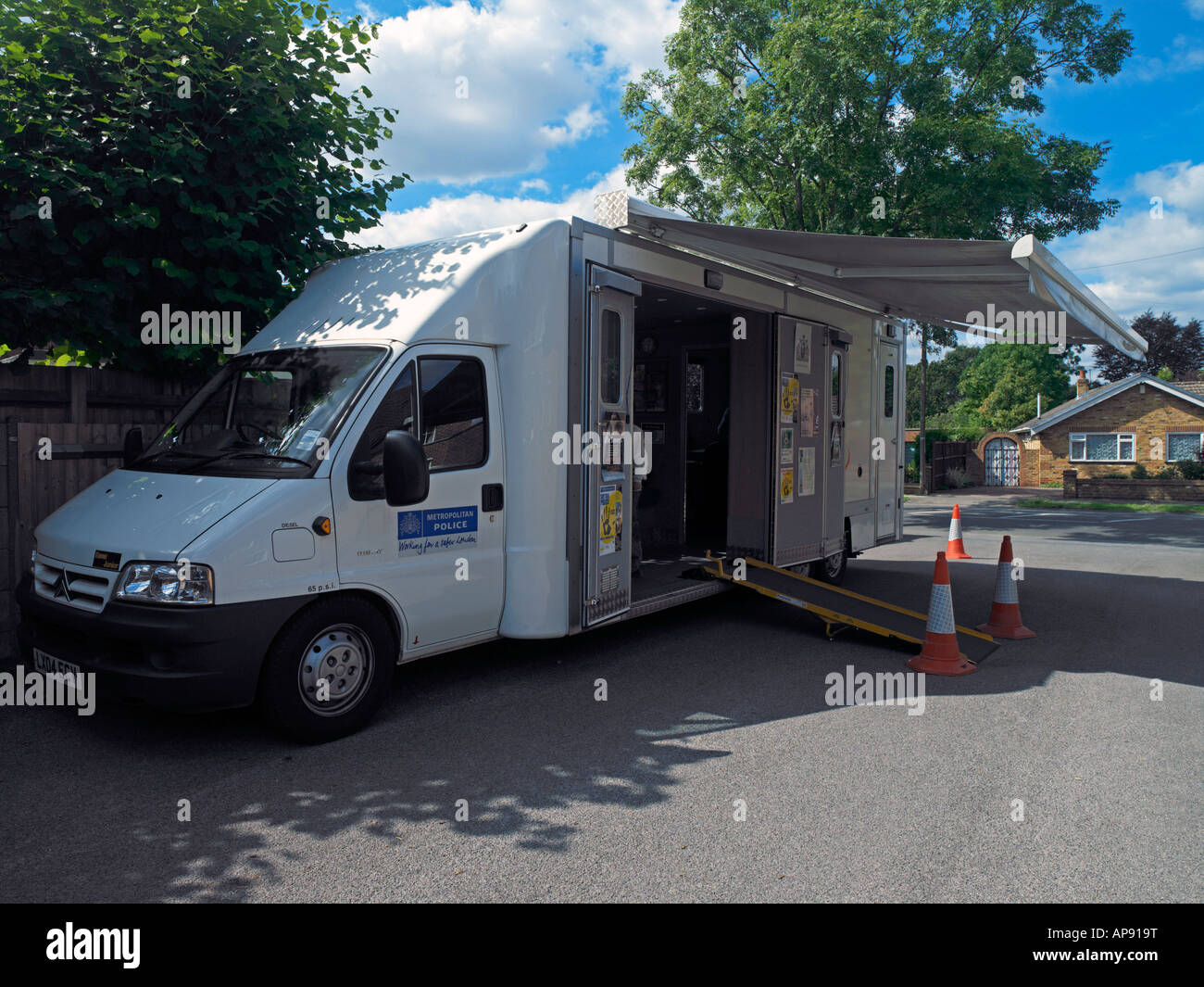 Mobile unit hi-res stock photography and images - Alamy