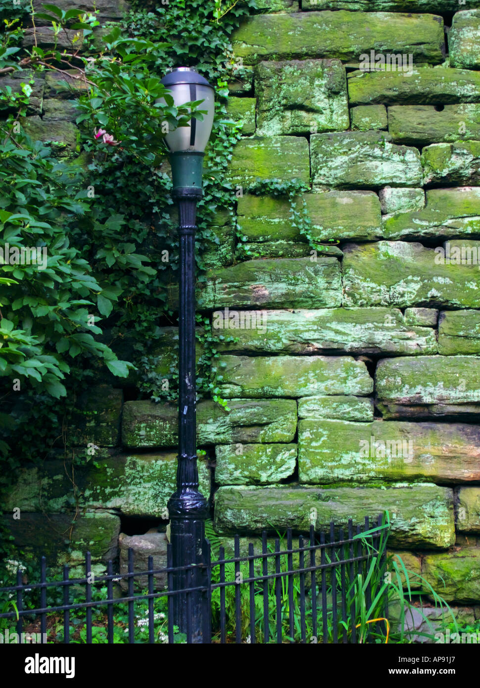 Lamp post wrought iron fence hi-res stock photography and images - Alamy