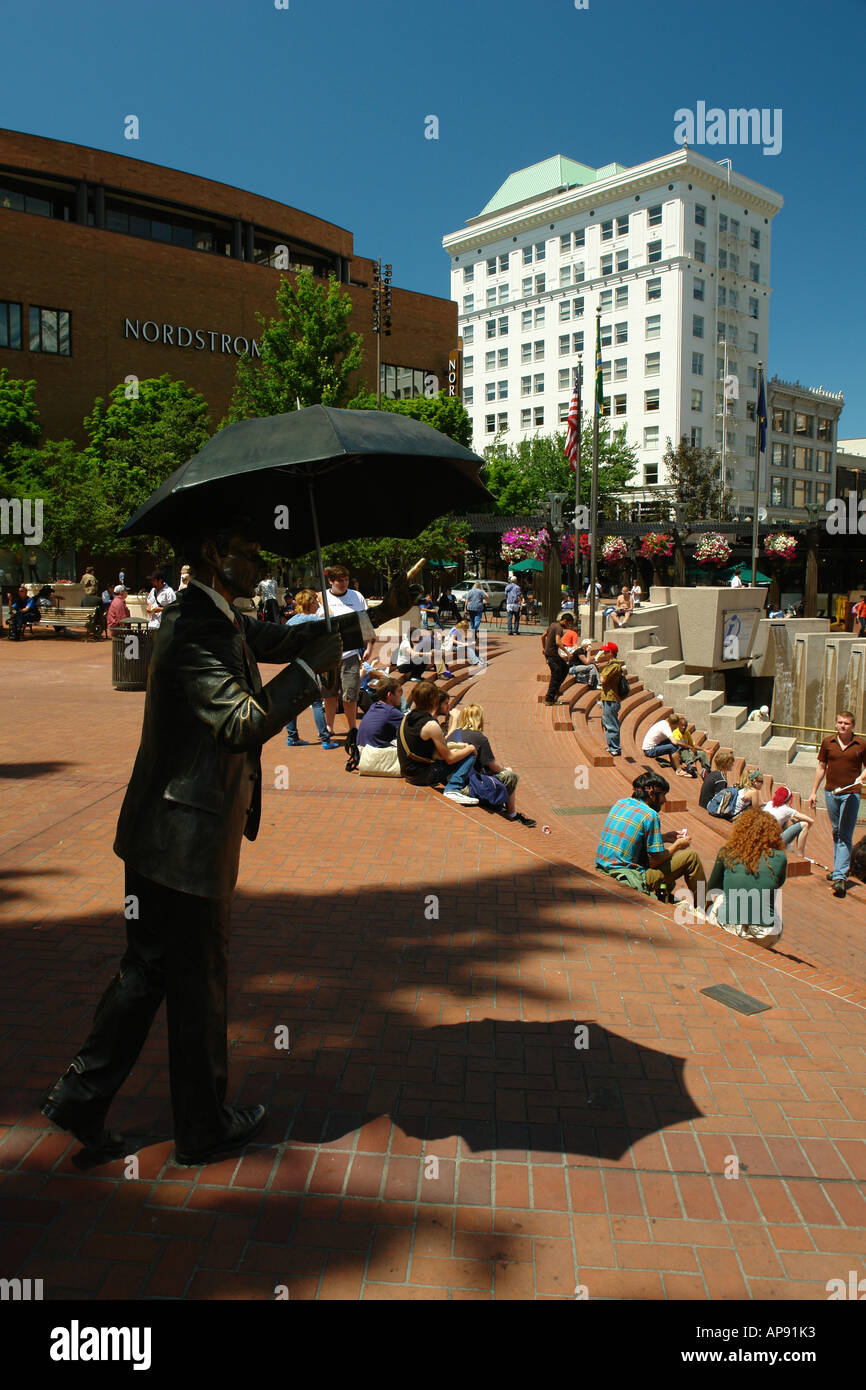 Bronze statue of man hi-res stock photography and images - Alamy
