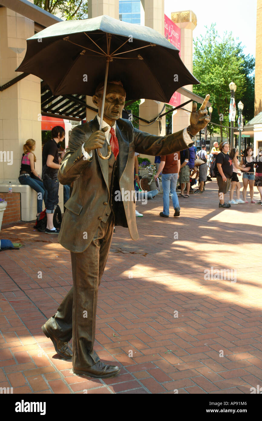 Bronze statue of man hi-res stock photography and images - Alamy