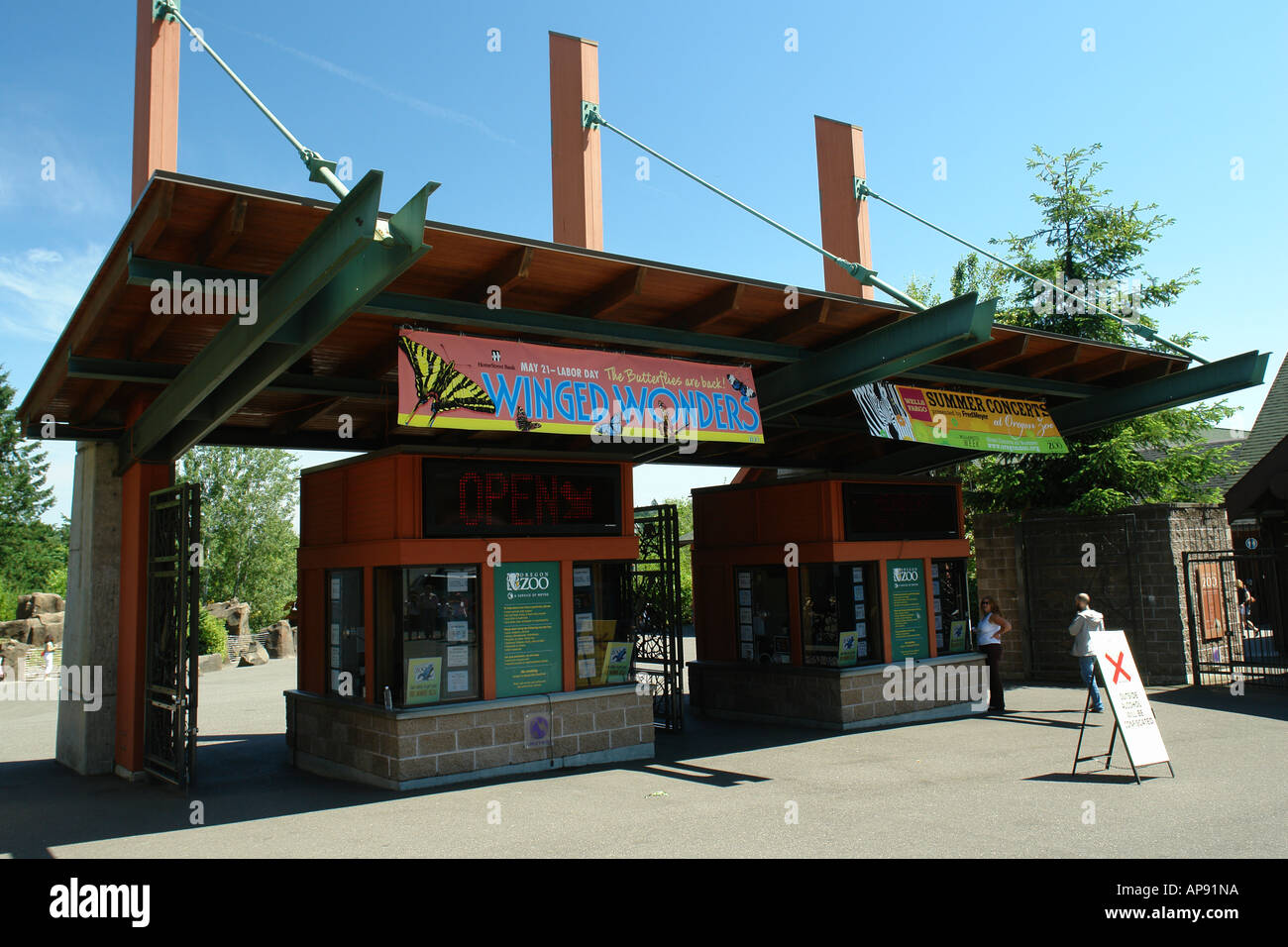 Portland zoo wildlife hi-res stock photography and images - Alamy