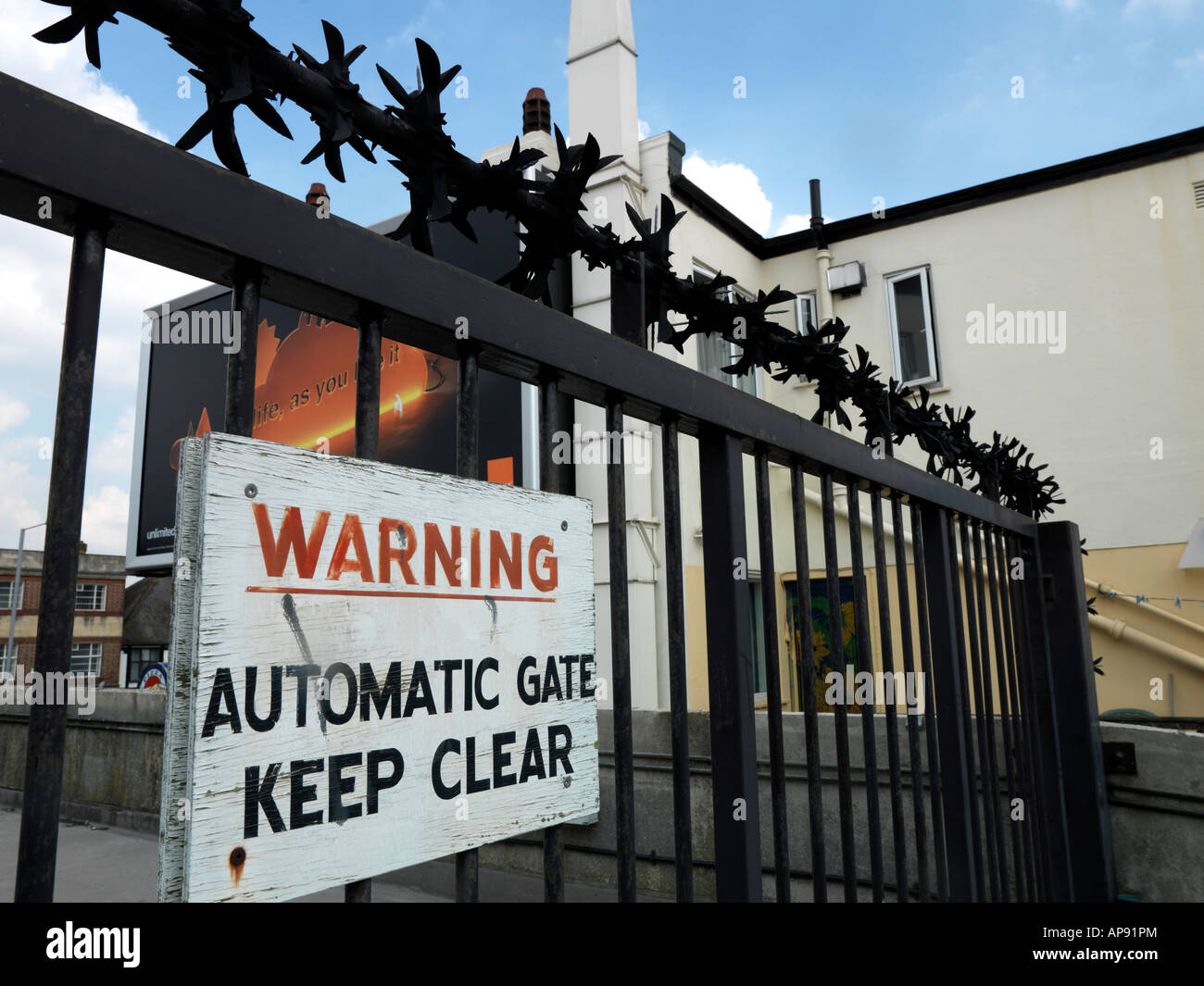 Automatic gate hi-res stock photography and images - Alamy